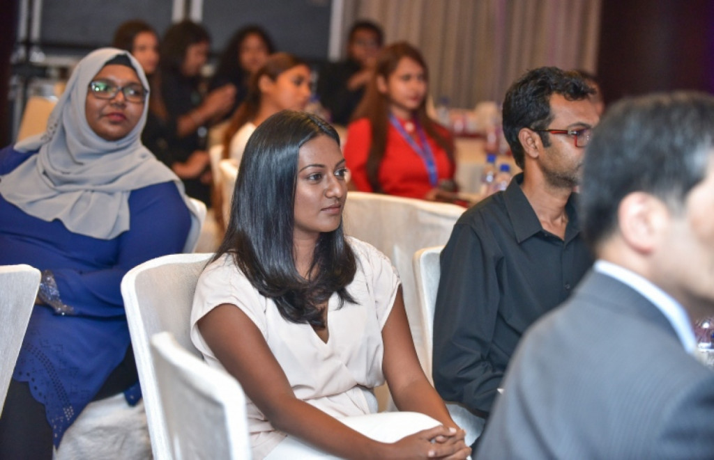 Alipi idhikolhah kurevvi thuhumathaaeku Raaee handhaakohdhinee Alipi ...