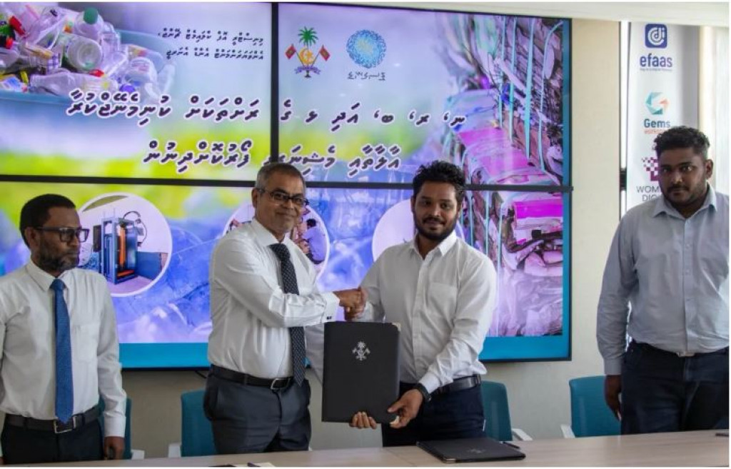 Faisaa nudheythee masverin Maandhoo gai muzaaharaakuranee: "Faisaa ...