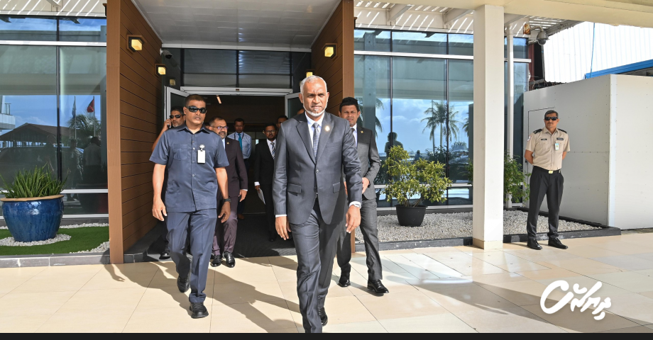 Raees Muizzu Maadhamaa UAE ah Furaavadaigannavanee - Dhiyares