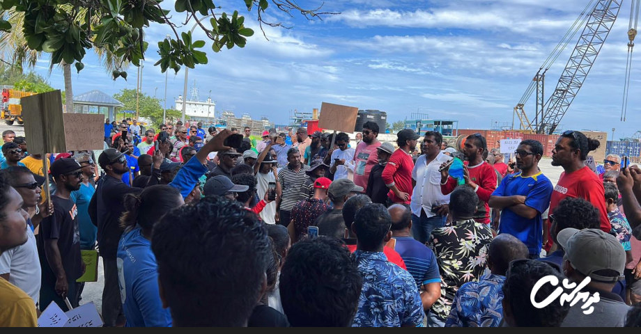 Faisaa nudheythee masverin Maandhoo gai muzaaharaakuranee: "Faisaa ...